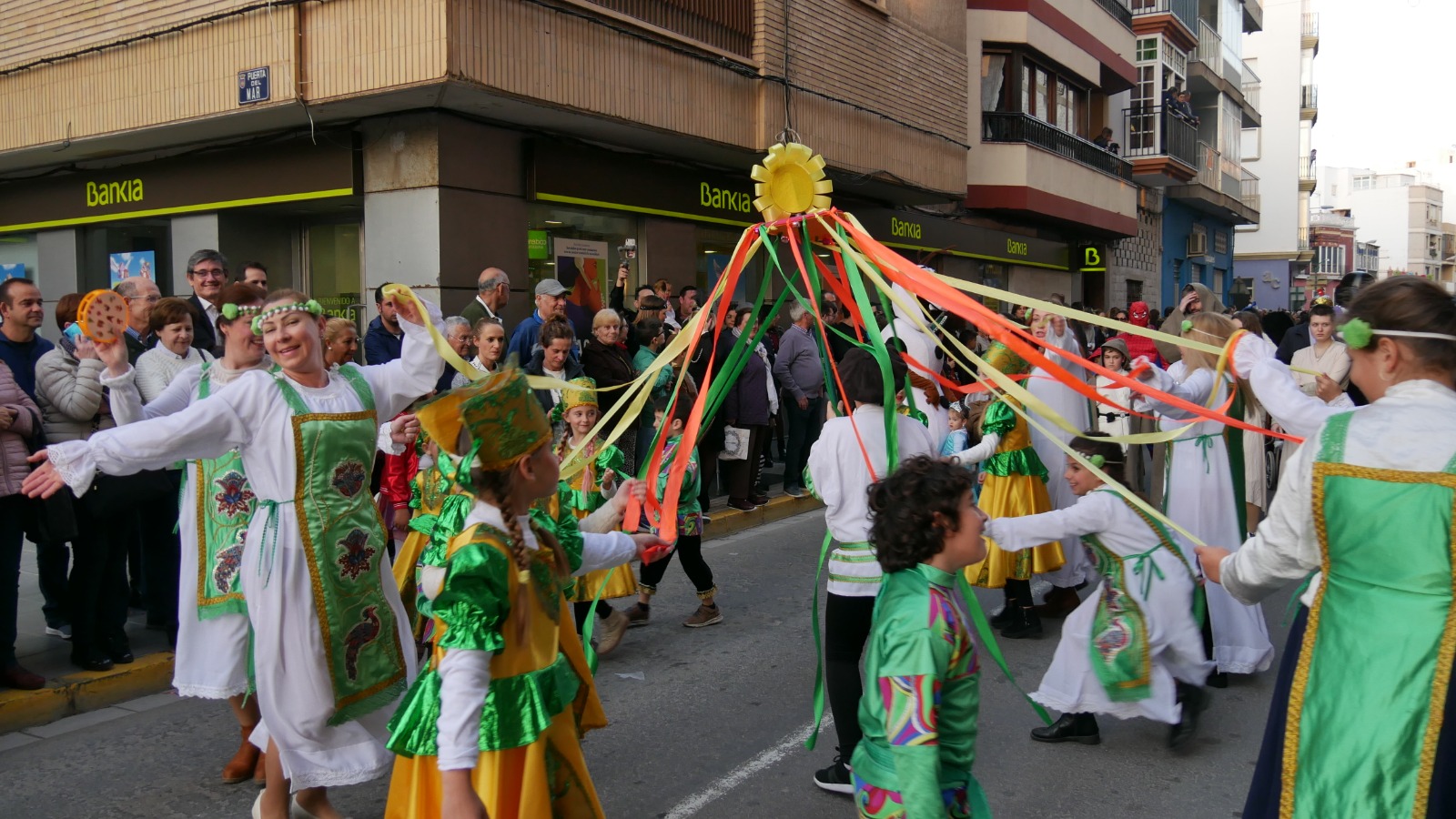 Adra vive con fervor el gran día de Carnaval con el tradicional Pasacalles y el concurso de ...